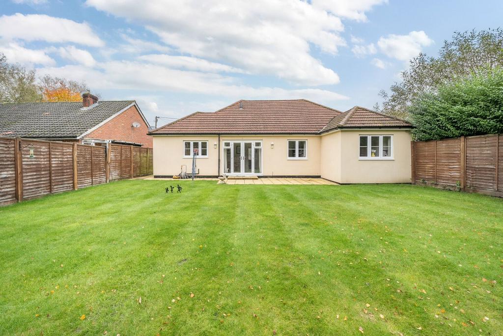 Wood Street, Ash Vale, GU12 3 bed bungalow - £550,000