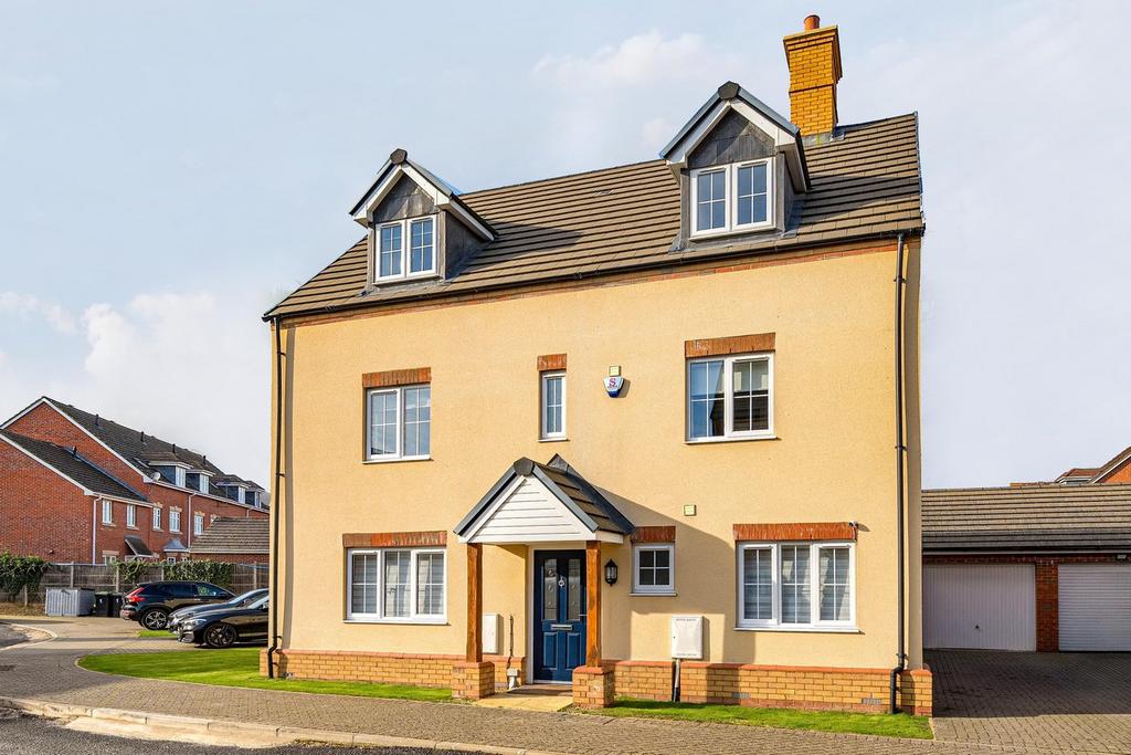 James Place, Flitwick, MK45 5 bed detached house - £550,000
