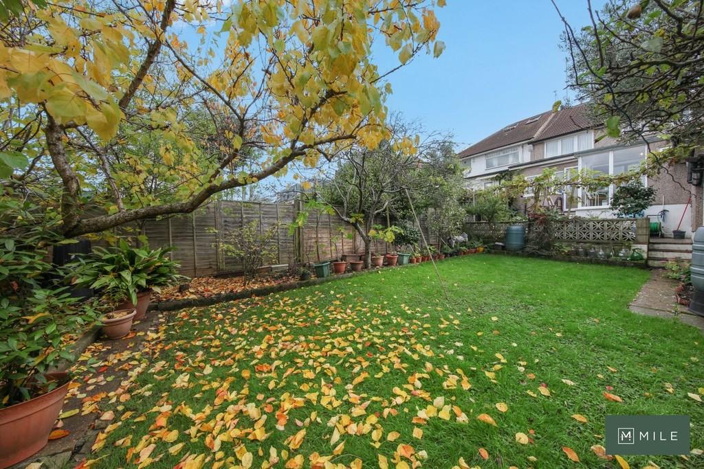 Paddock Road, London NW2 3 bed semi-detached house for sale - £695,000