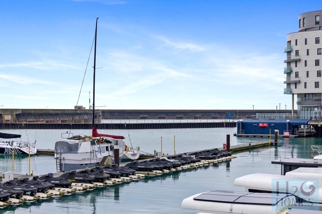Western Concourse, Brighton Marina... Studio for sale - £72,500