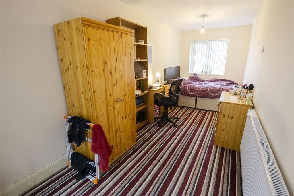 Humphrey Middlemore Drive, Birmingham... 4 bed house - £606 pcm (£140 pw)