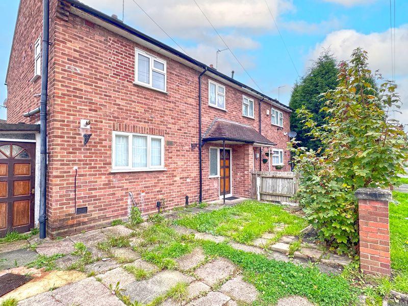 Oval Road, TIPTON, DY4 9RU 3 bed semi-detached house for sale - £190,000
