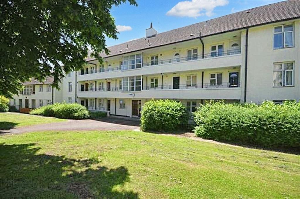 Monkscroft, Cheltenham GL51 1 bed flat - £93,000