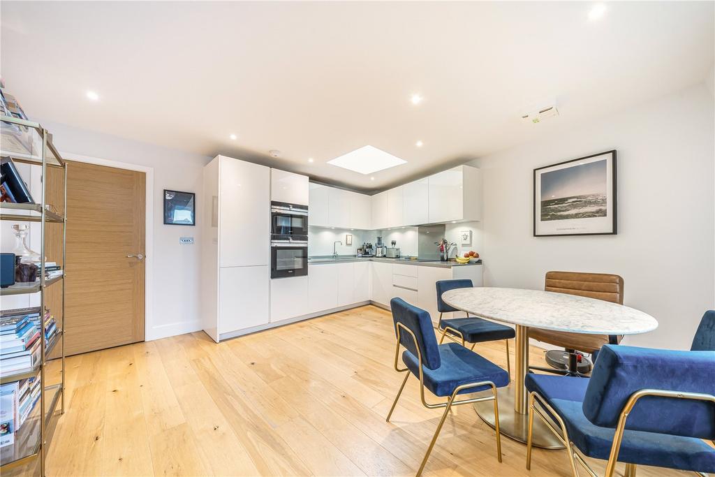 London SW17 2 bed apartment - £425,000