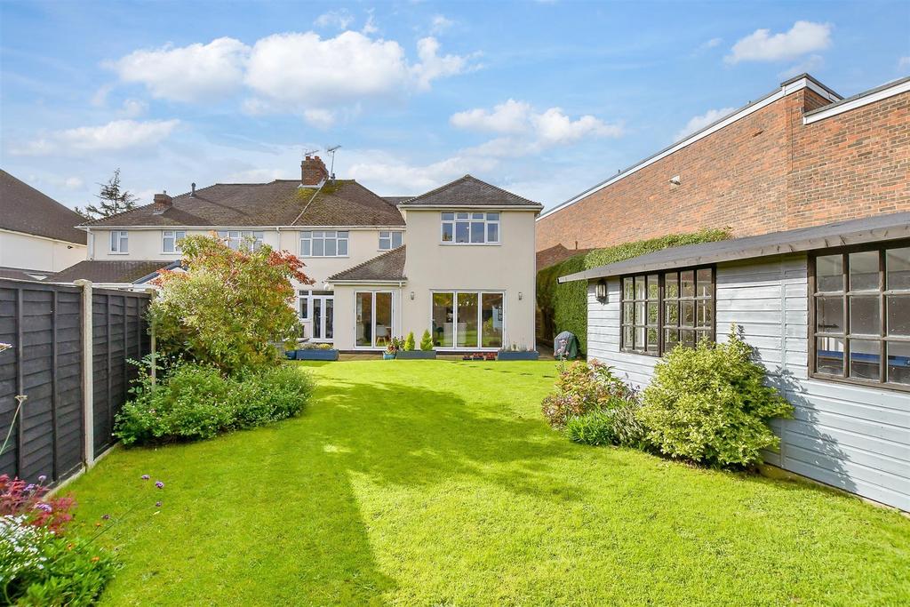 Manor Rise, Bearsted, Maidstone, Kent 5 bed semi-detached house for ...