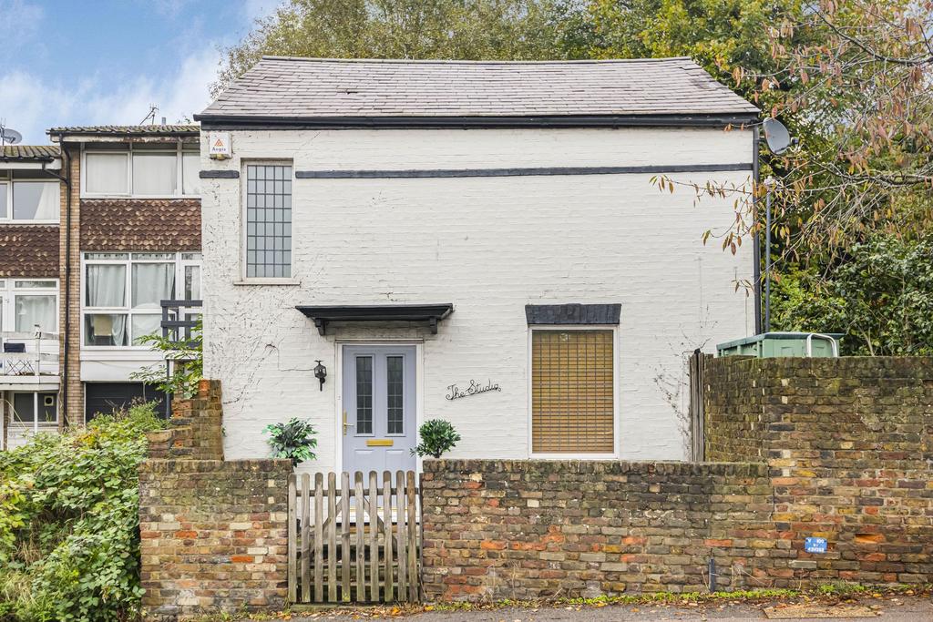 Roxeth Hill, Harrow on the Hill 2 bed detached house - £599,950
