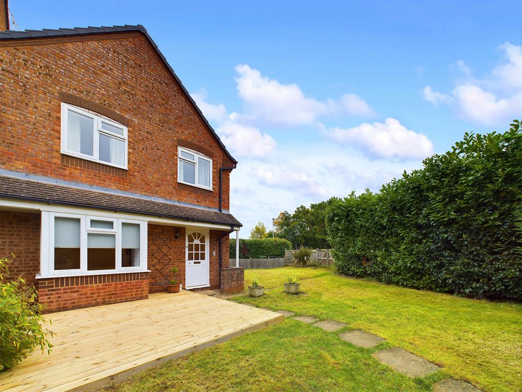 Worcester WR4 2 bed end of terrace house - £230,000
