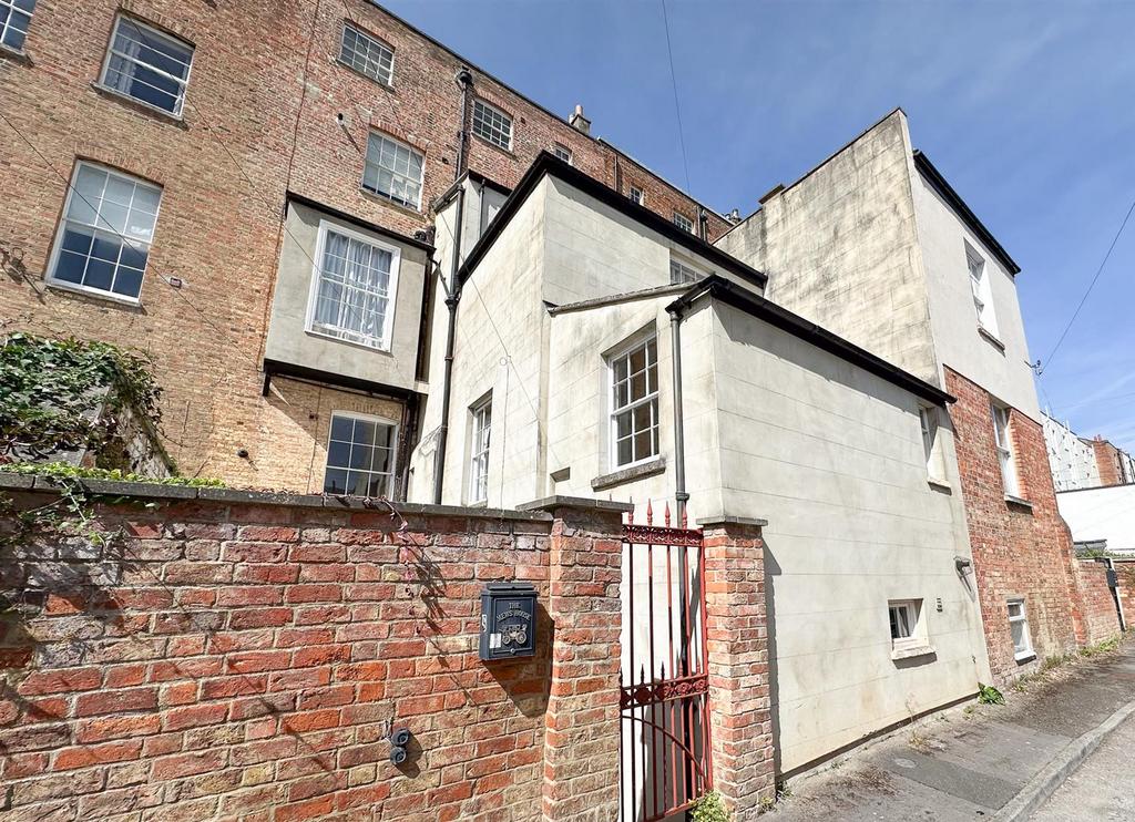 Lansdown Terrace Lane, Cheltenham... 2 bed house - £1,495 pcm (£345 pw)