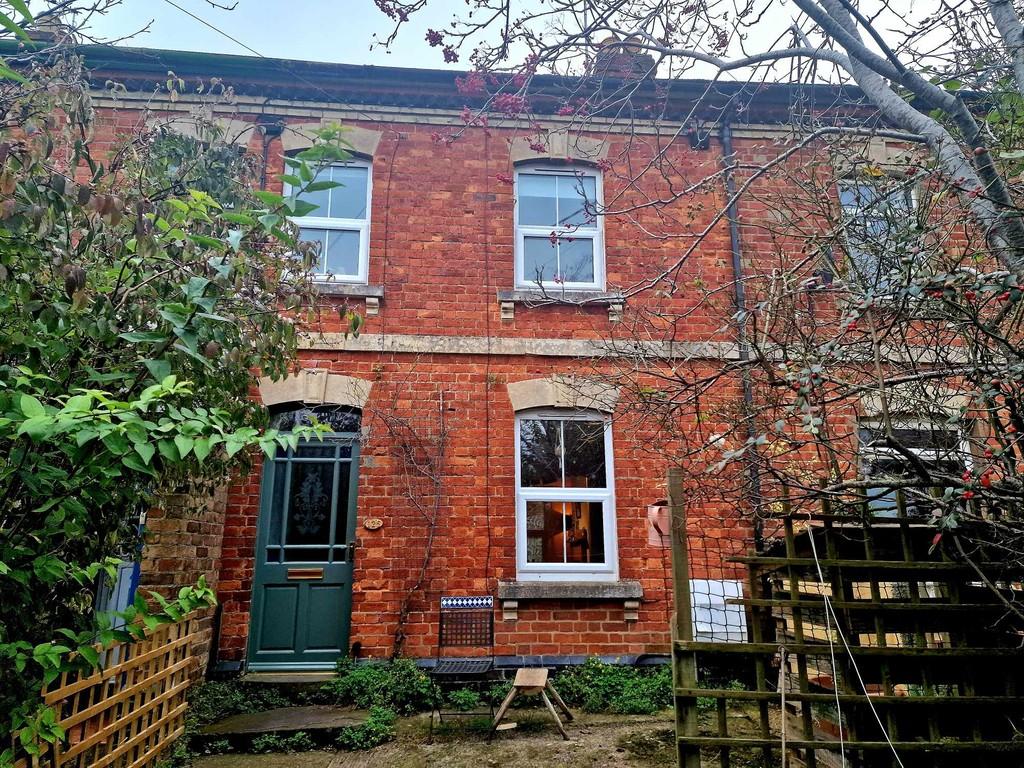 Horns Road, Stroud 2 bed terraced house - £325,000