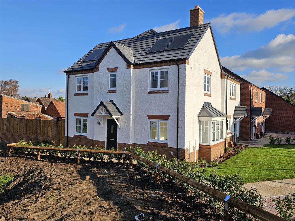 Kinver Green, Kinver 3 bed semi-detached house - £150,000