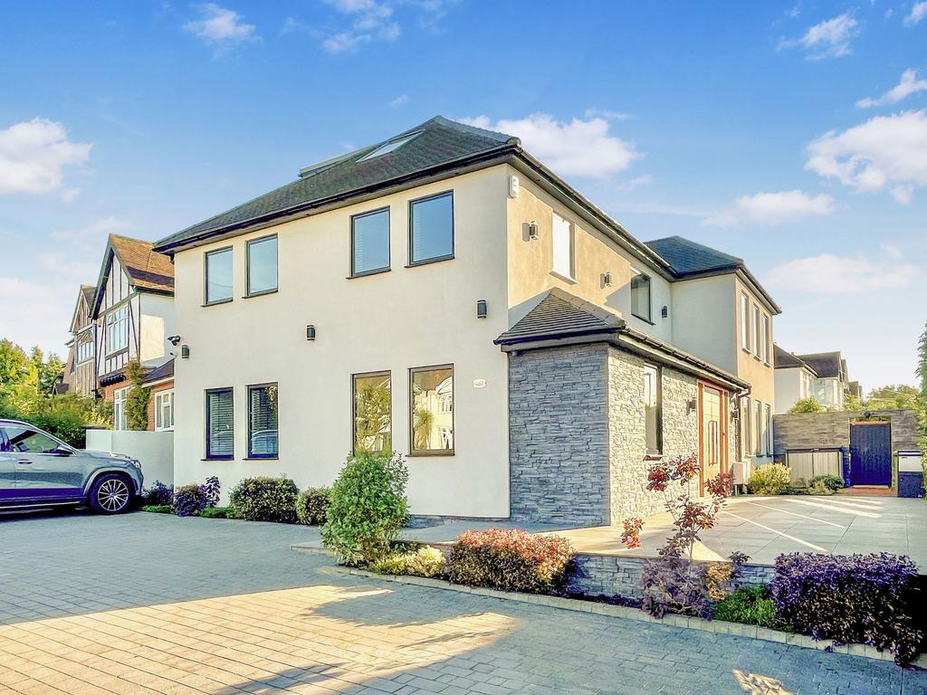 Rayners Lane, Pinner 4 bed detached house for sale - £1,399,950