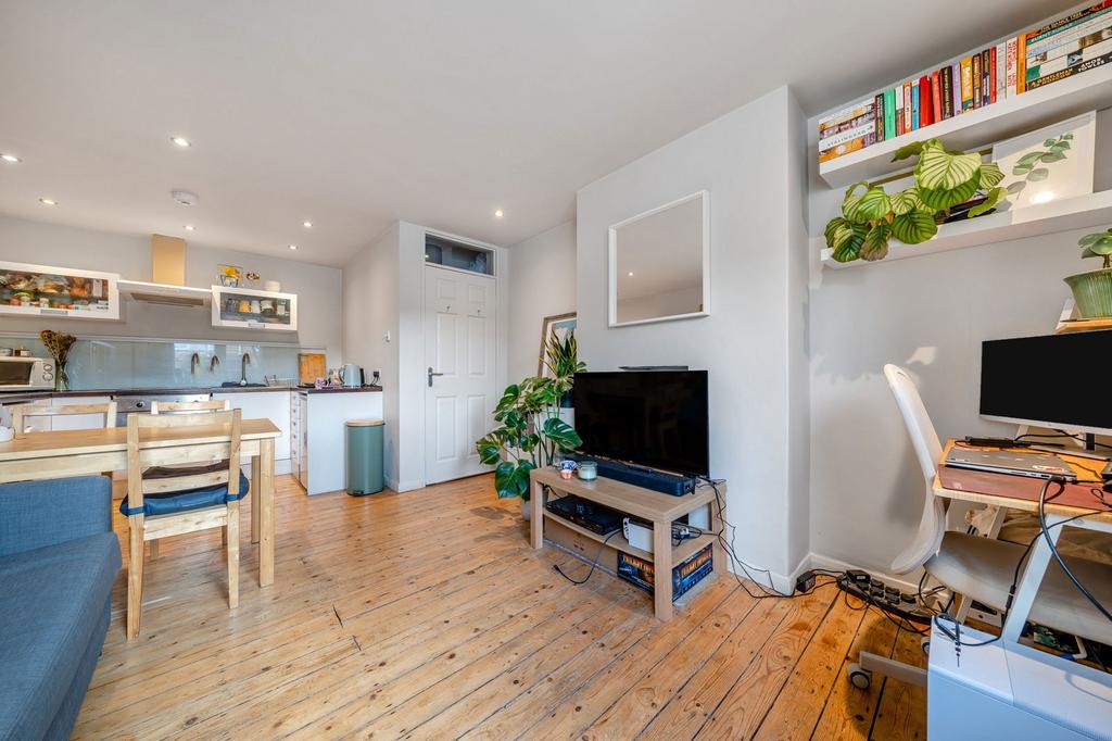 Digby Street, London E2 1 bed flat - £295,000