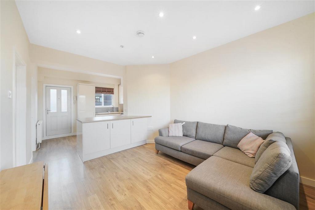 Burlington Road, SW6 1 bed flat - £1,750 pcm (£404 pw)