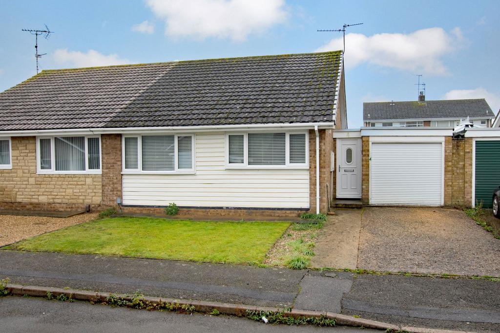 Baltic Close, Corby NN18 2 bed semi-detached bungalow for sale - £220,000
