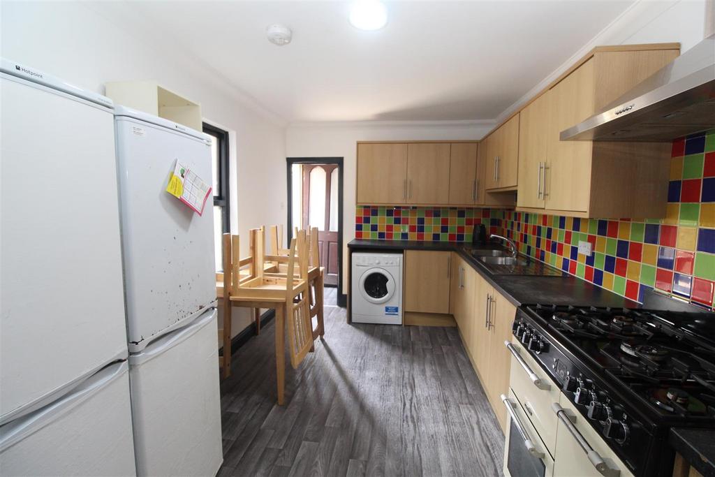 Letty Street, Cardiff CF24 6 bed private hall - £3,360 pcm (£775 pw)