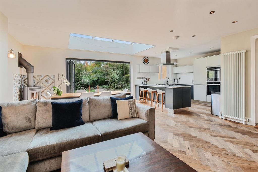 Manor Drive North, York 3 bed detached house - £525,000