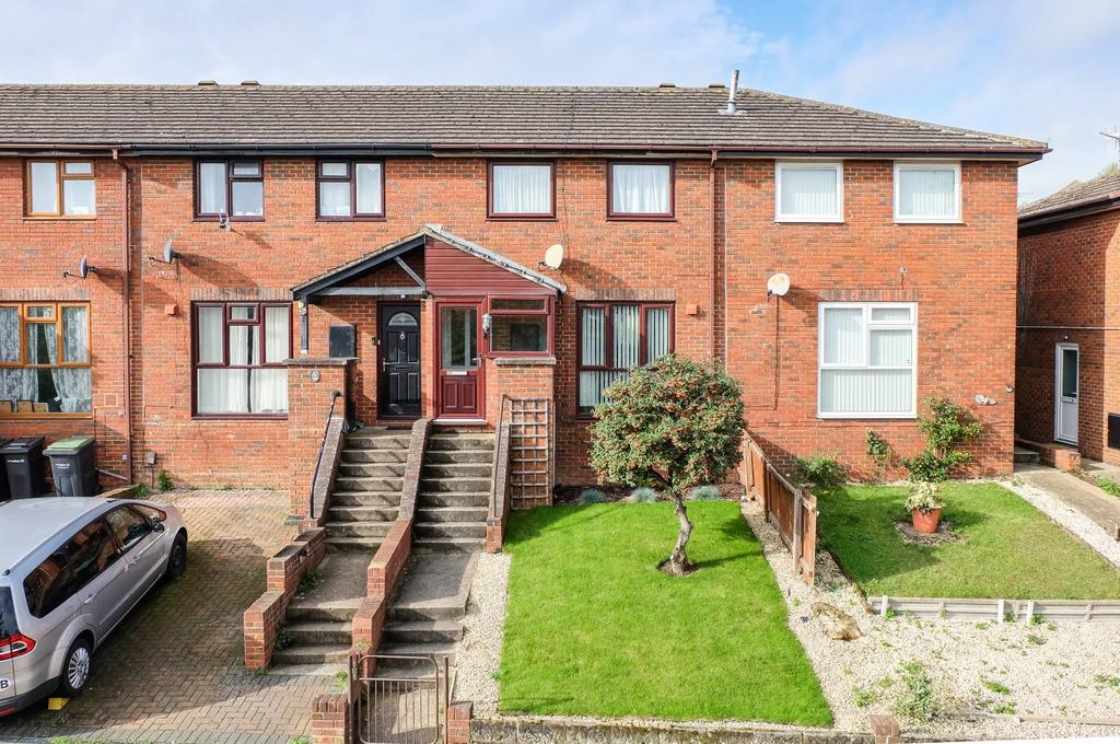 Nansen Road, Gravesend, Kent, DA12 3 bed terraced house for sale - £325,000