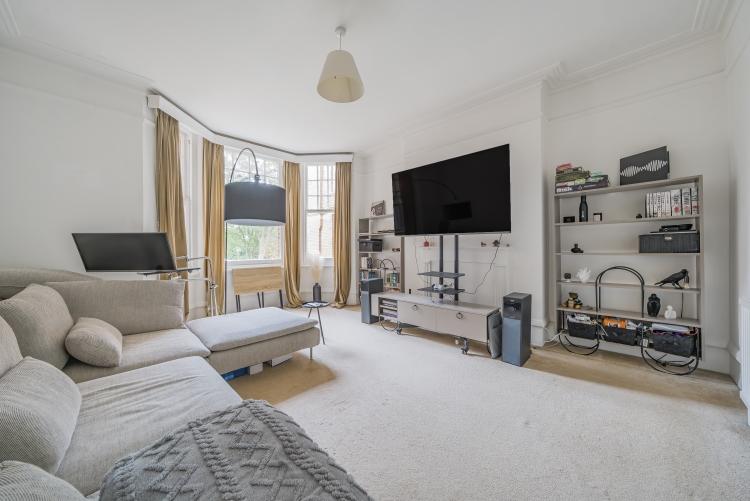 Sutton Court, Chiswick W4 1 bed flat - £1,850 pcm (£427 pw)