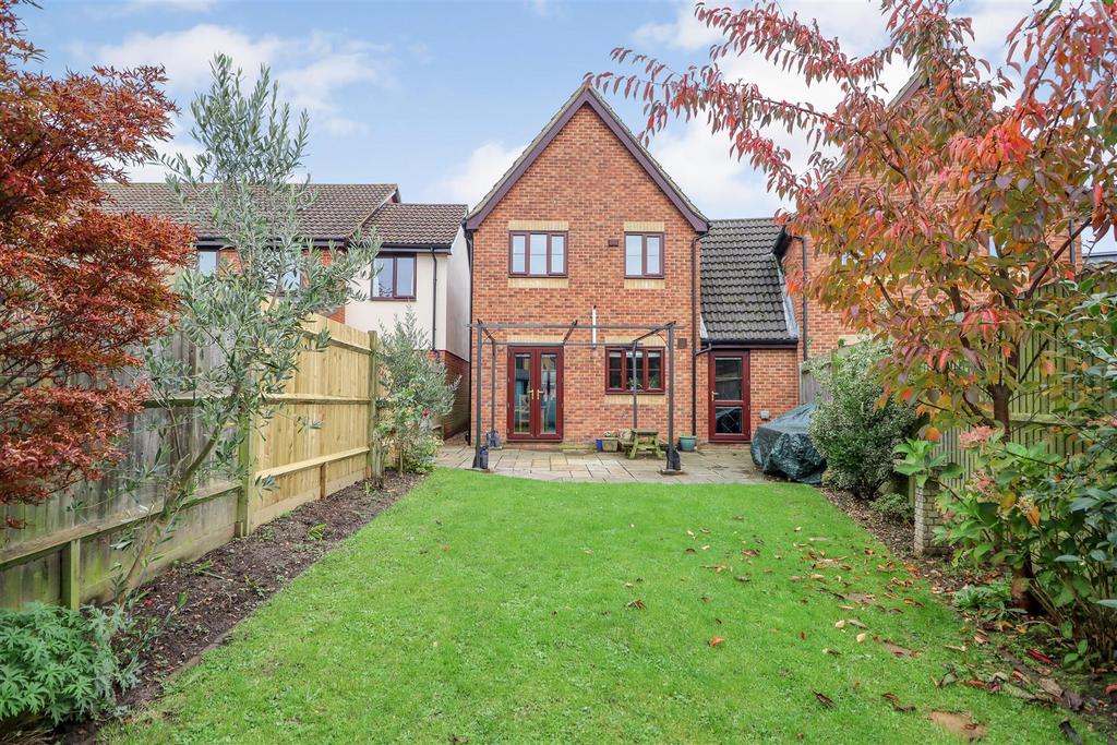 Oak Tree Way, Horsham 3 bed semi-detached house for sale - £475,000