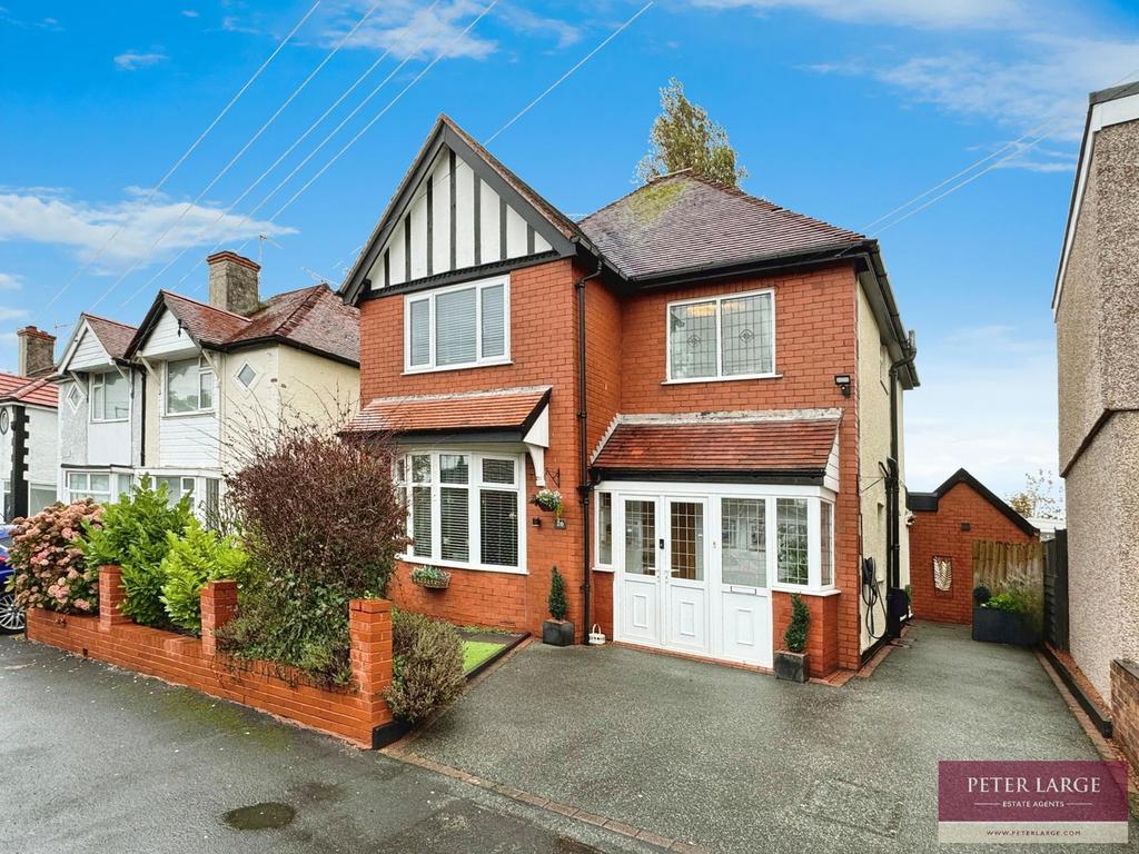 26 St. Margarets Drive, Rhyl, LL18 2HU 3 bed detached house - £275,000