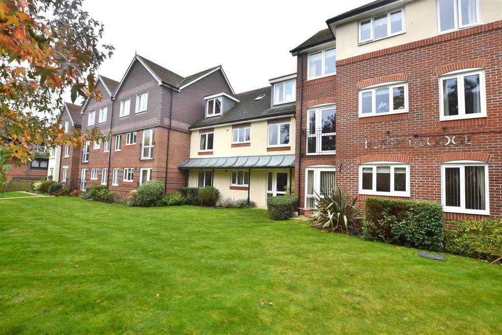 Branksomewood Road, Fleet GU51 1 bed apartment - £180,000