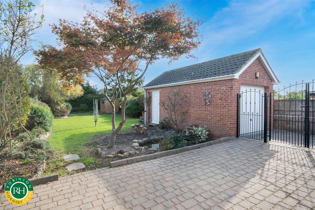 Wong Lane, Tickhill, Doncaster 3 bed detached bungalow - £474,999