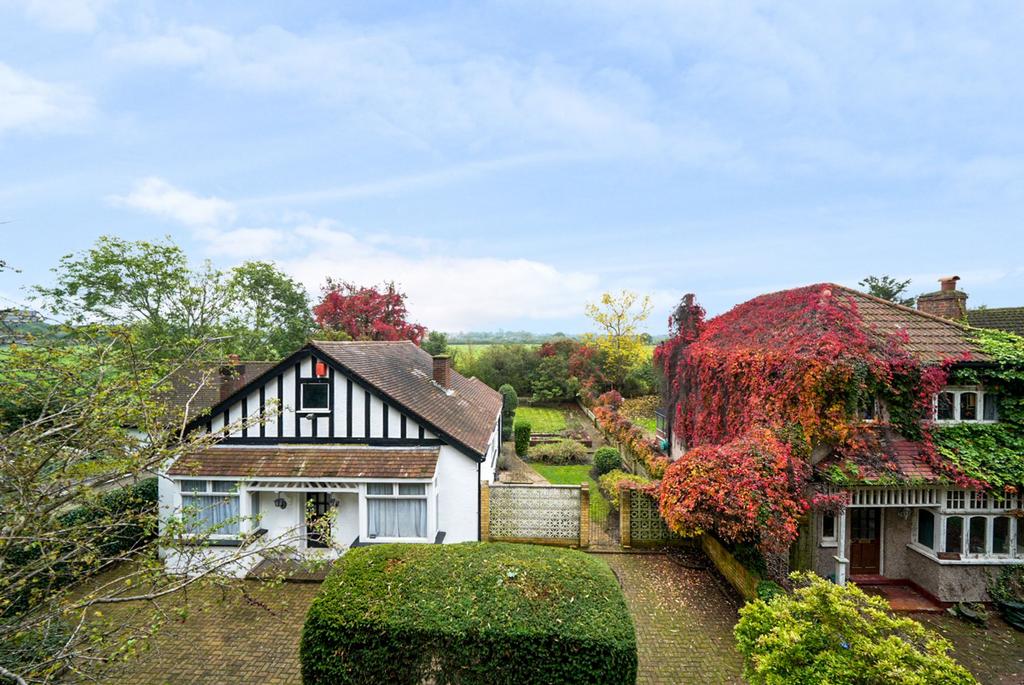 Field End, Ruislip, HA4 2 bed detached bungalow for sale - £800,000