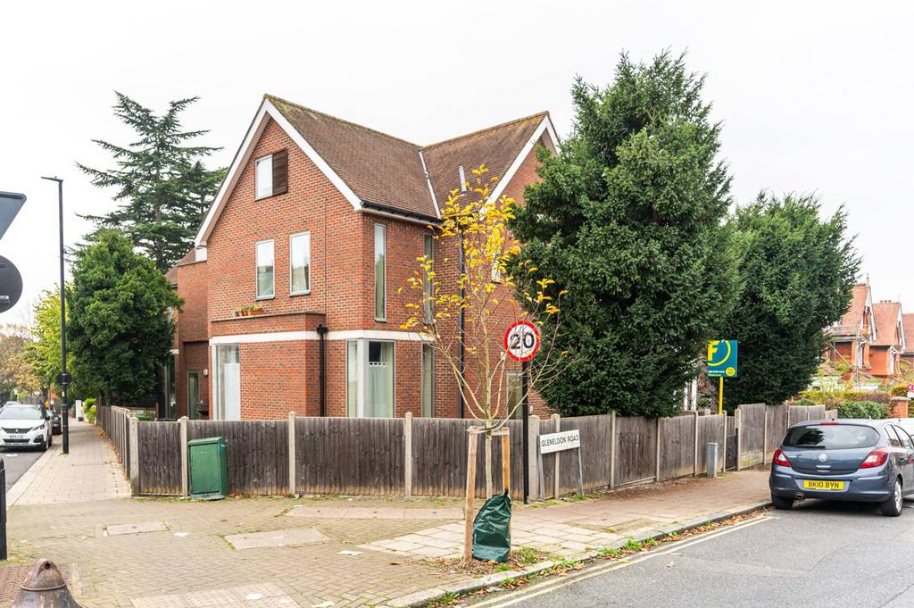 Gleneldon Road, Streatham, London, SW16 2 bed flat - £2,000 pcm (£462 pw)