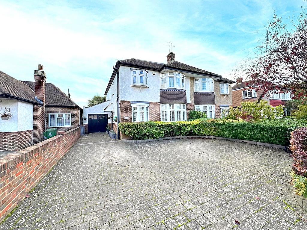 Matlock Way, New Malden, KT3 4 bed semi-detached house for sale - £ ...