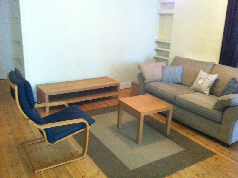 Warwick House, Finchley Road NW3 2 bed apartment - £1,795 pcm (£414 pw)
