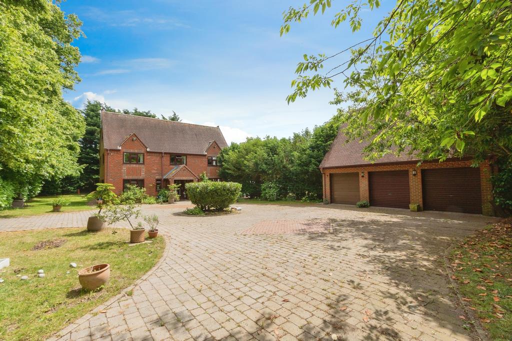 Reading Road, Sherfield-on-Loddon... 7 bed detached house for sale - £ ...