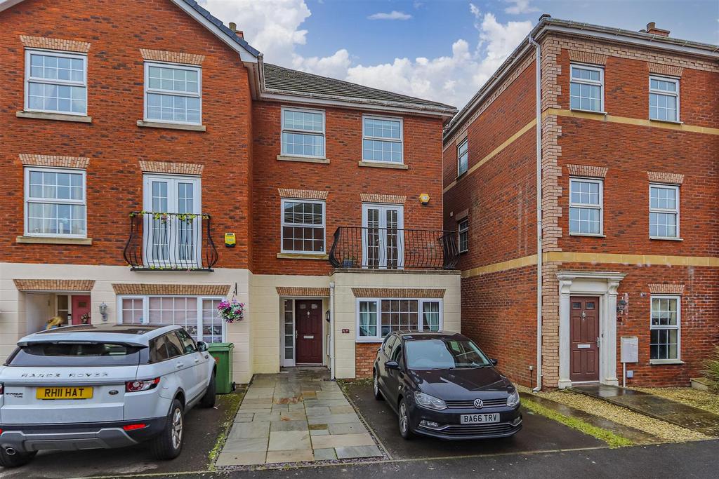Clos Halket, Cardiff CF11 4 bed townhouse - £380,000