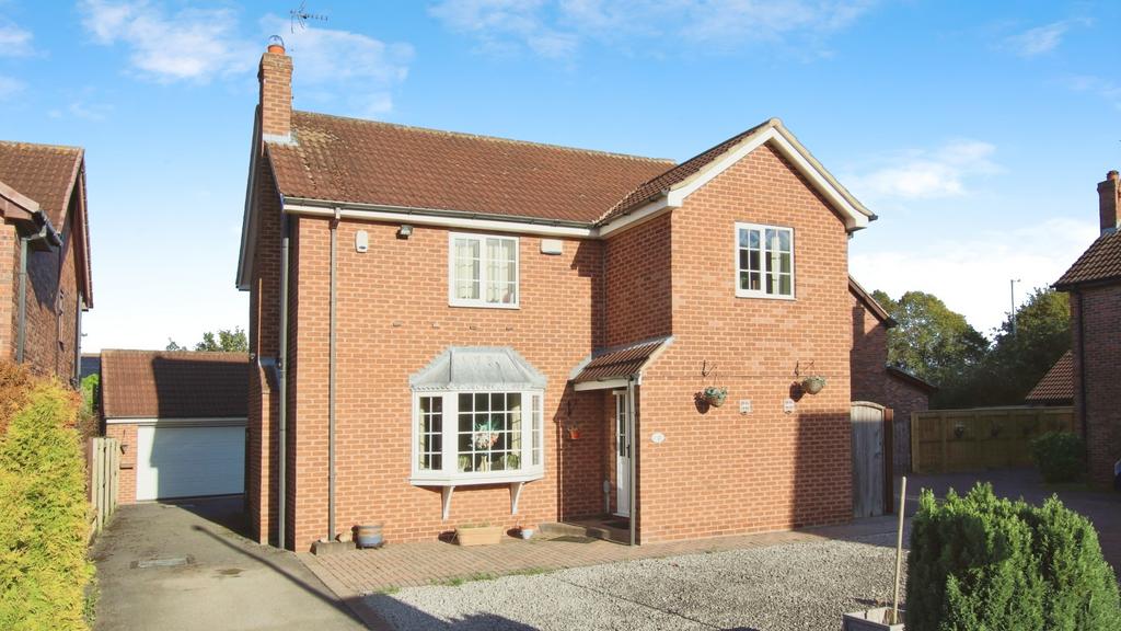 Royal Garth, Beverley, HU17 8NL 4 bed detached house - £350,000