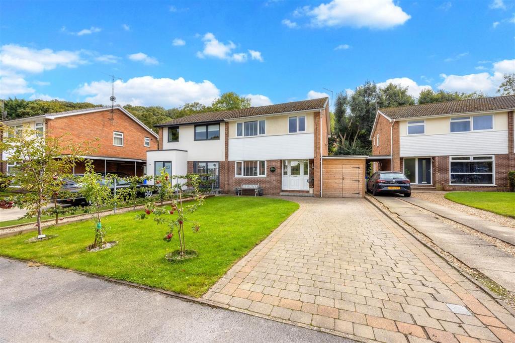 Brinkburn Drive, Dore, Sheffield 3 bed semi-detached house - £425,000