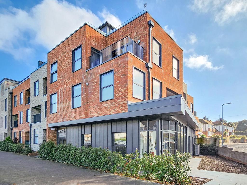 Margate CT9 2 bed flat - £240,000