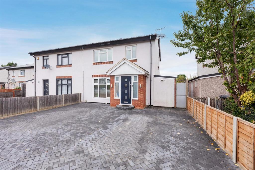 Bowyer Drive, Slough 3 bed semi-detached house - £425,000
