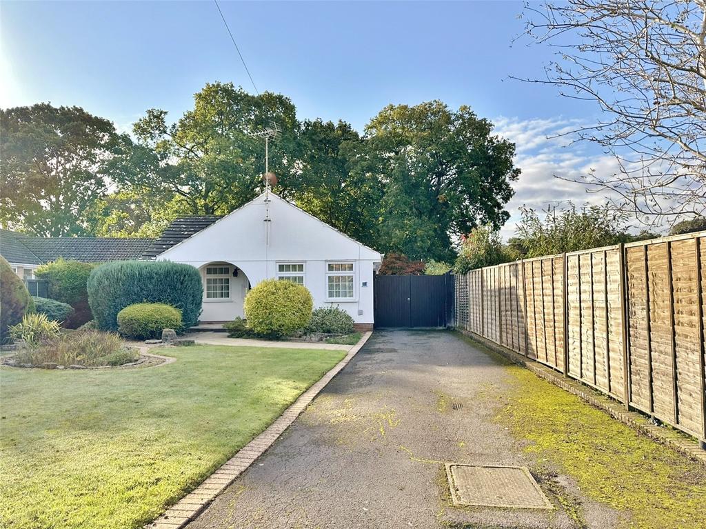 Aspen Drive, Verwood, Dorset, BH31 3 bed bungalow for sale - £430,000