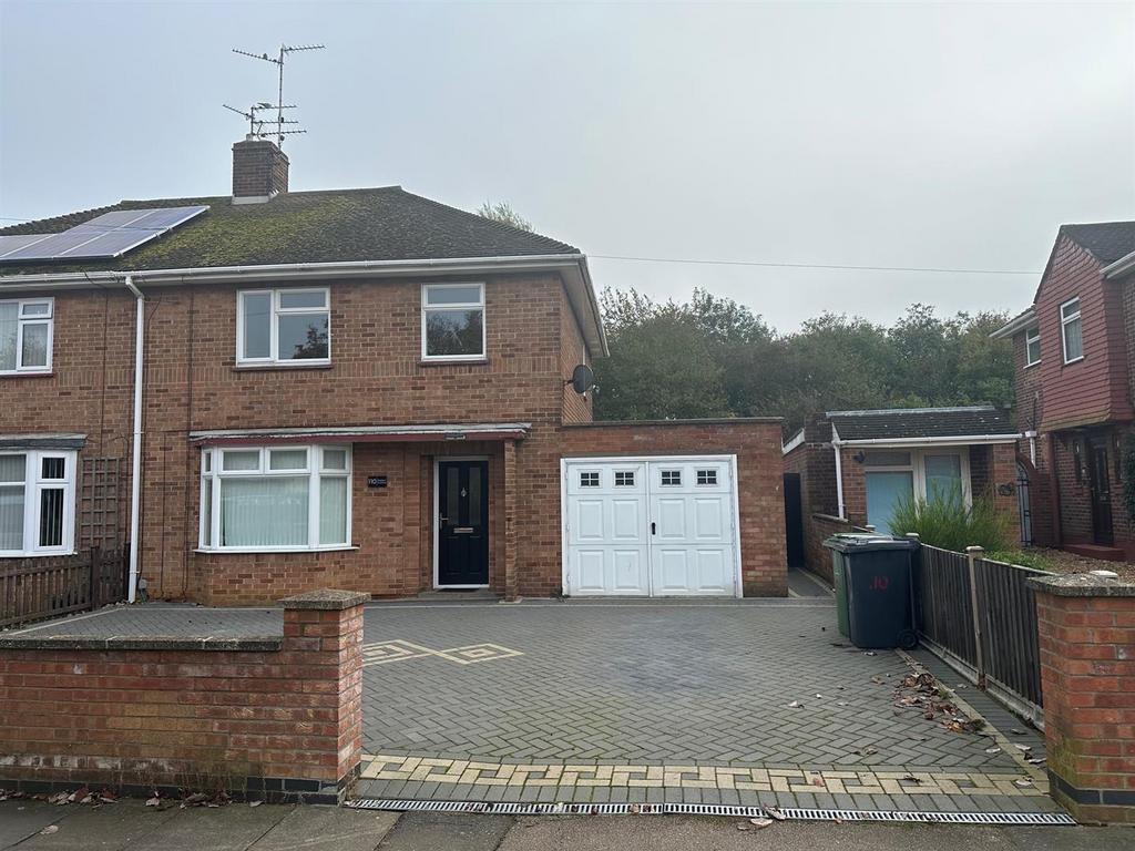 Eastern Avenue, Peterborough PE1 3 bed semi-detached house - £275,000
