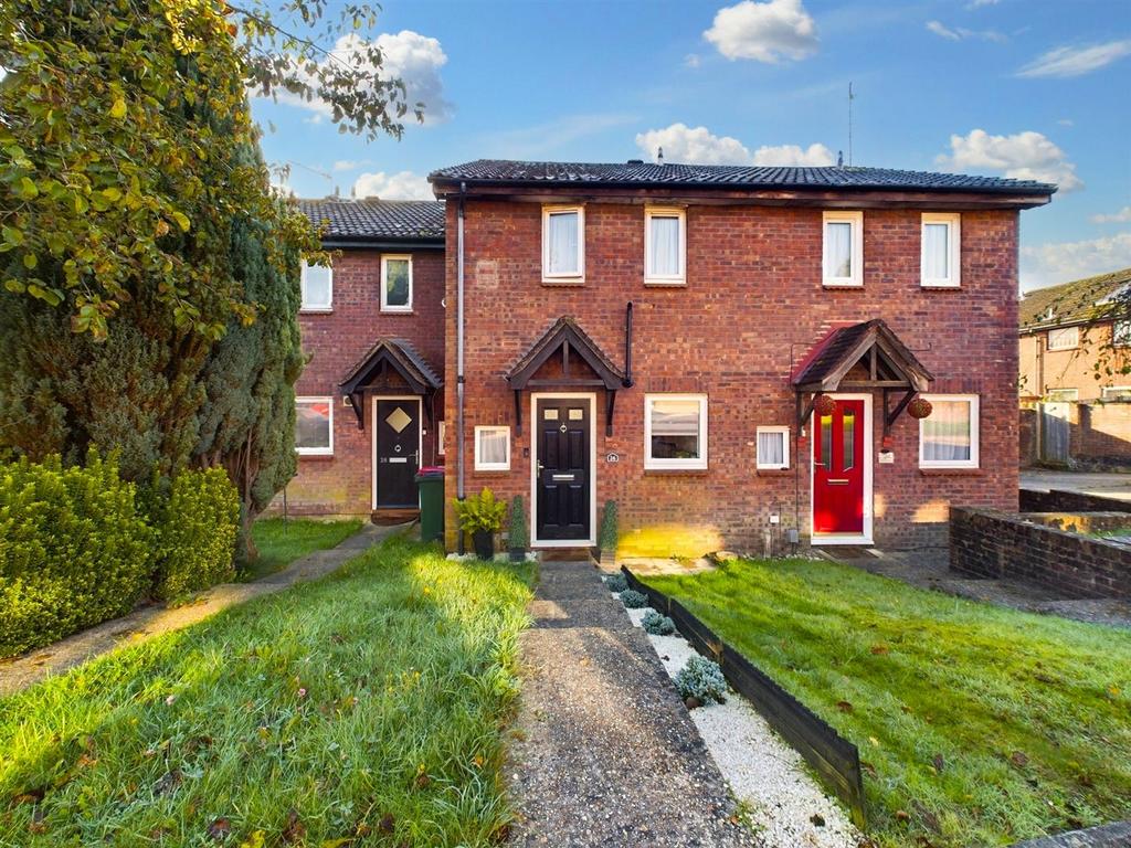 Hillingdale, Crawley RH11 2 bed terraced house - £290,000