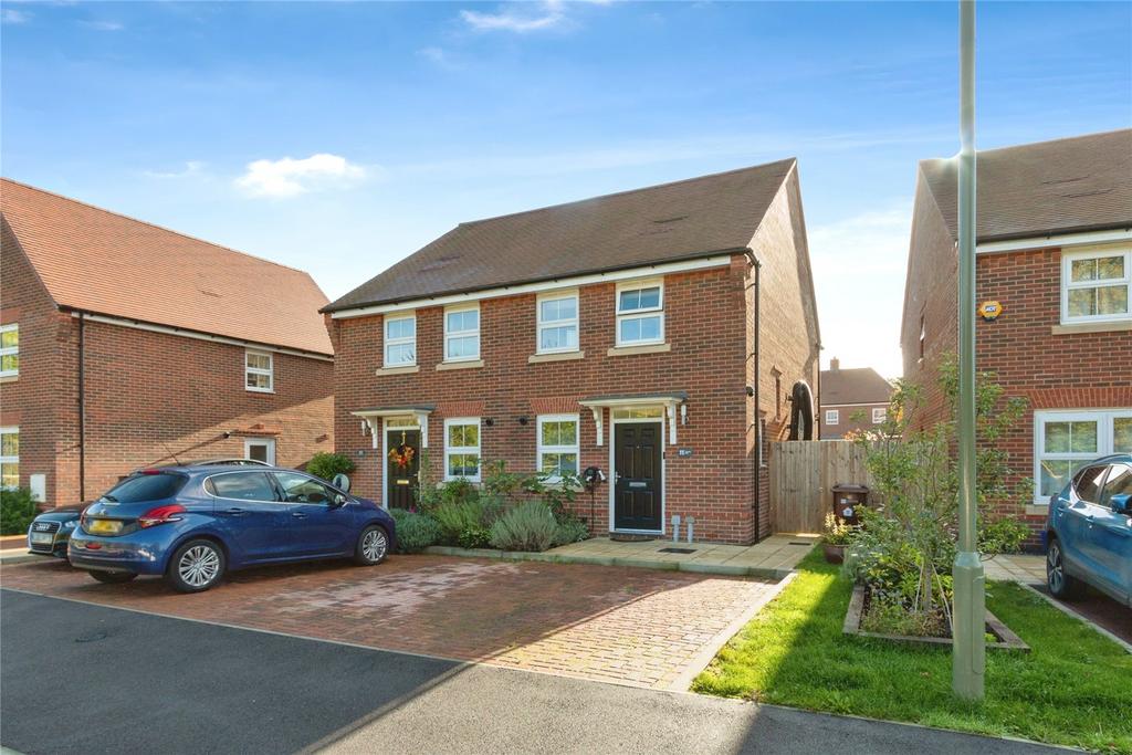 Tichborne Way, Tongham, Farnham... 2 bed semi-detached house - £400,000