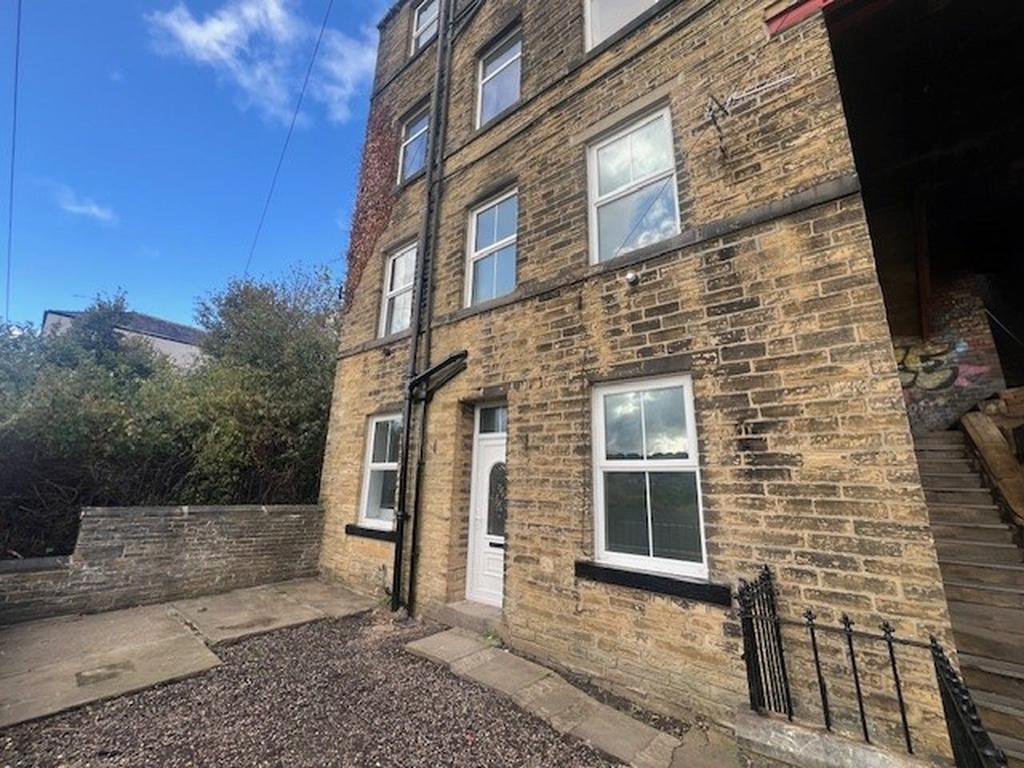 Mount Terrace, Sowerby Bridge HX6 2 bed terraced house - £109,950