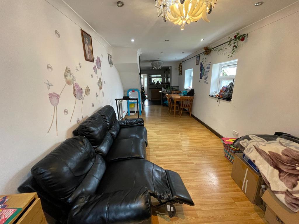 Roxeth Green Avenue, Harrow HA2 2 bed semi-detached house - £1,850 pcm ...