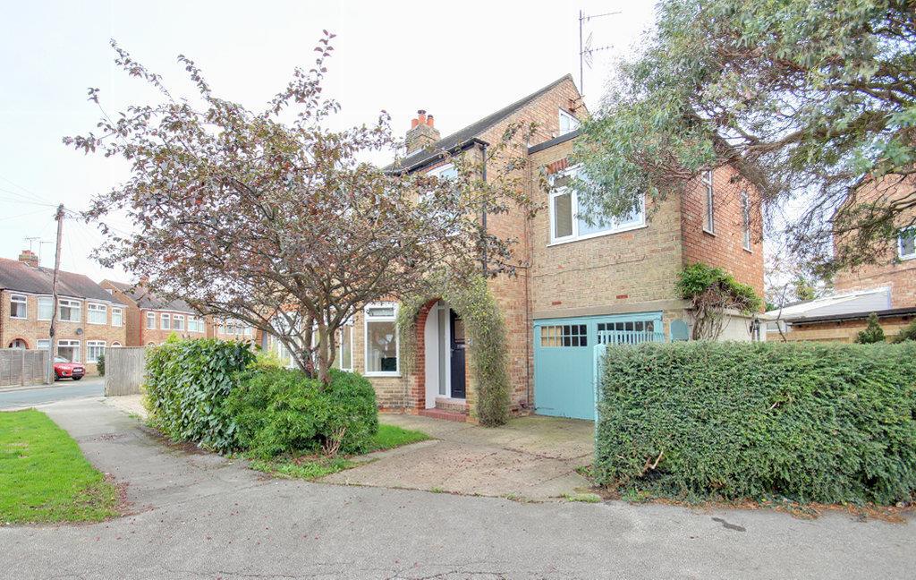 The Paddock, Beverley 4 bed house - £1,295 pcm (£299 pw)