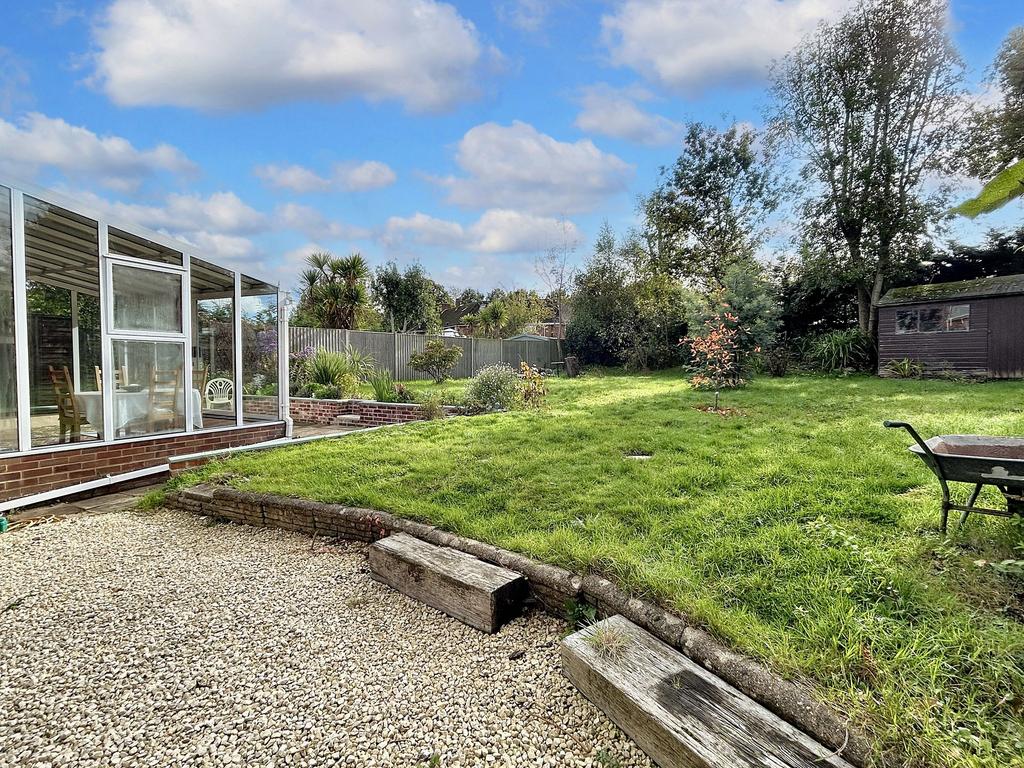 Hobart Drive, Hythe, SO45 3 bed semi-detached house - £319,950