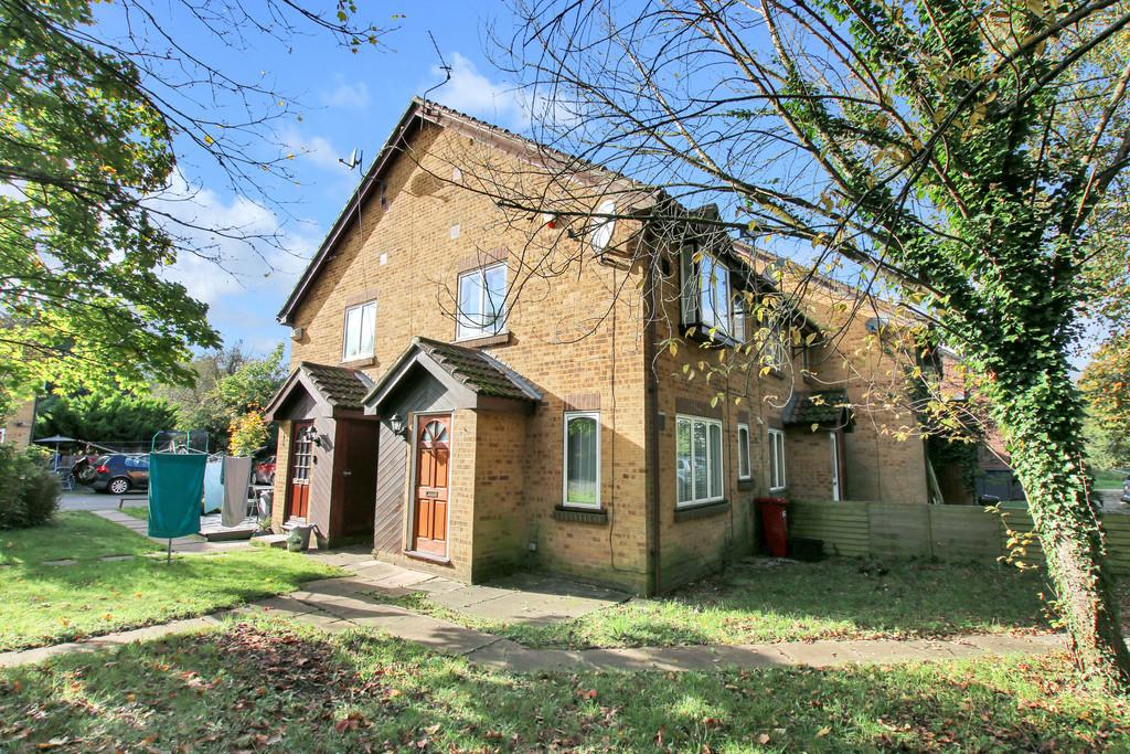Colnbrook 1 bed semi-detached house for sale - £269,500