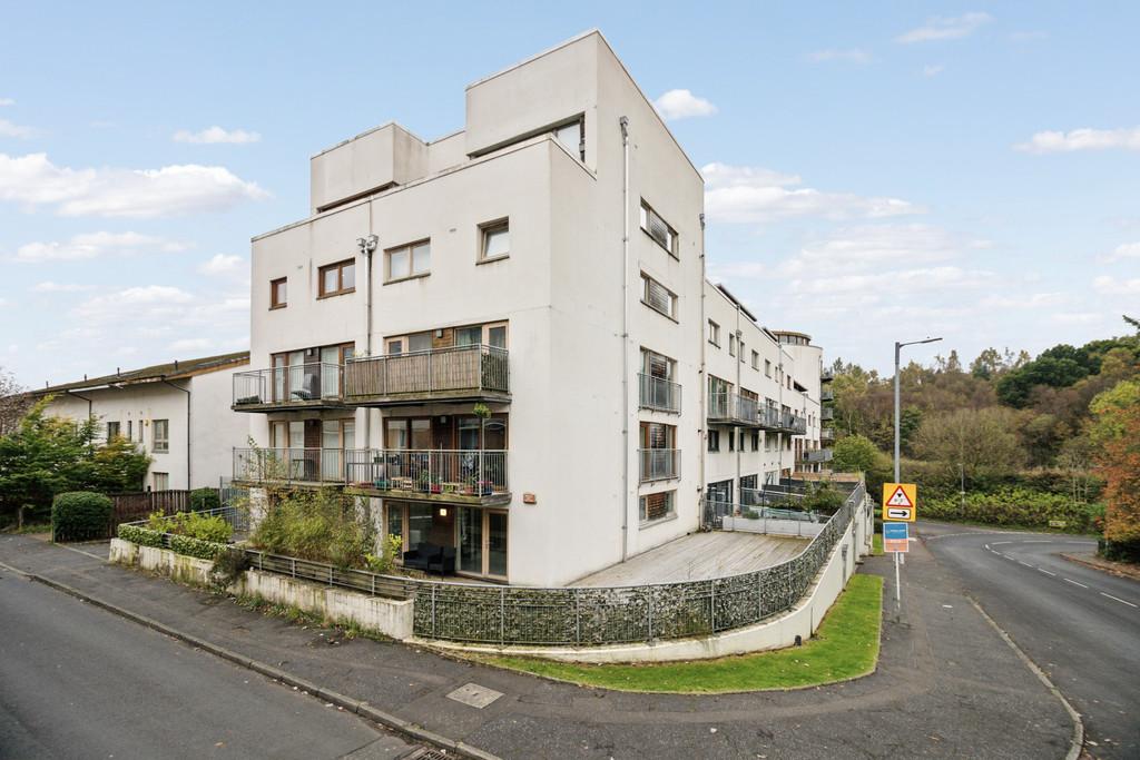 Lochburn Gate, Maryhill 2 bed ground floor flat - £125,000