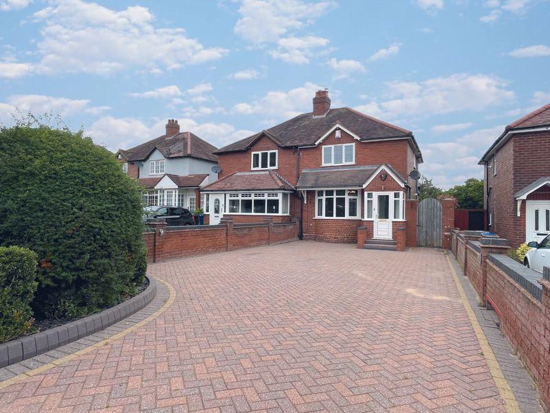 Cannock Road, Burntwood, WS7 0BG 2 bed semi-detached house - £240,000