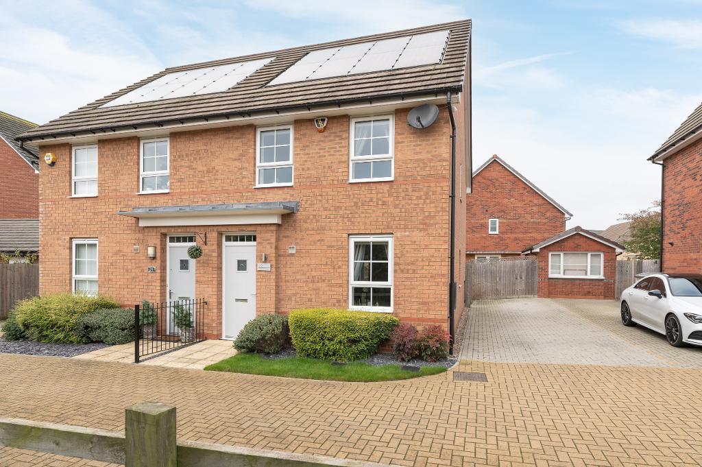 Fairfields, Milton Keynes MK11 3 bed semi-detached house - £385,000