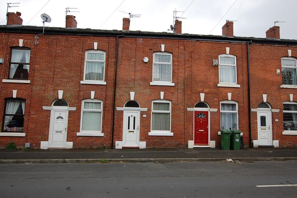 Waterloo Street, Greater Manchester OL6 2 bed terraced house - £900 pcm ...