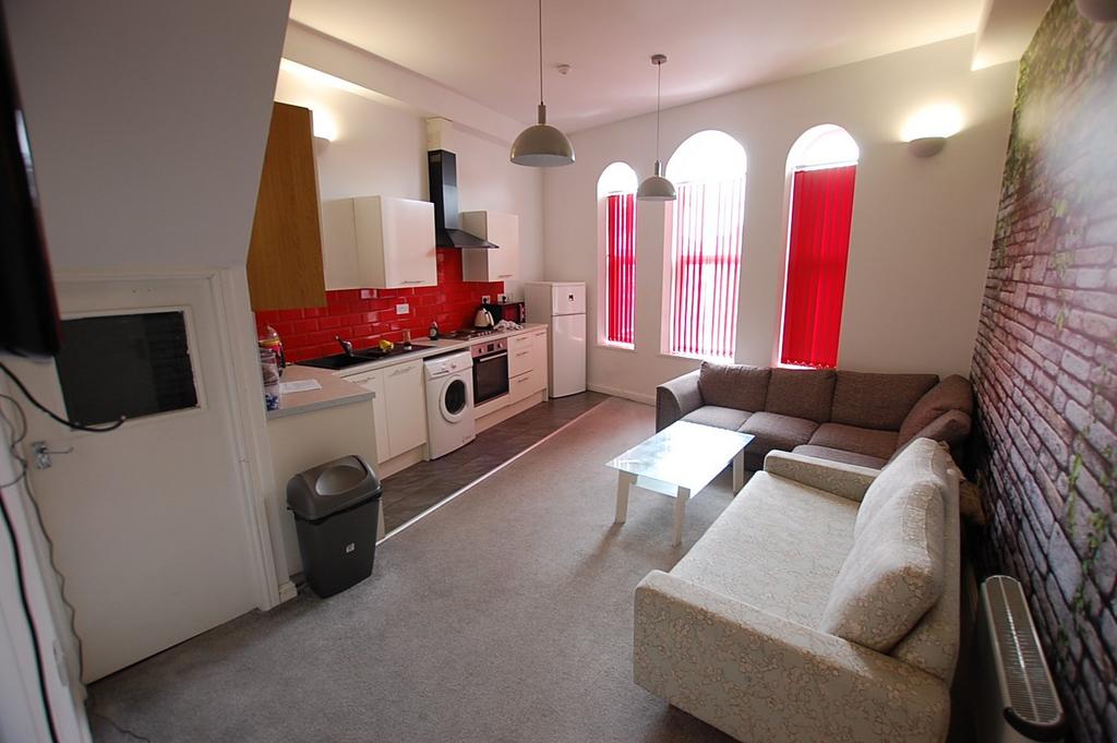 Cork Street, Greater Manchester OL6 1 bed in a house share to rent - £ ...